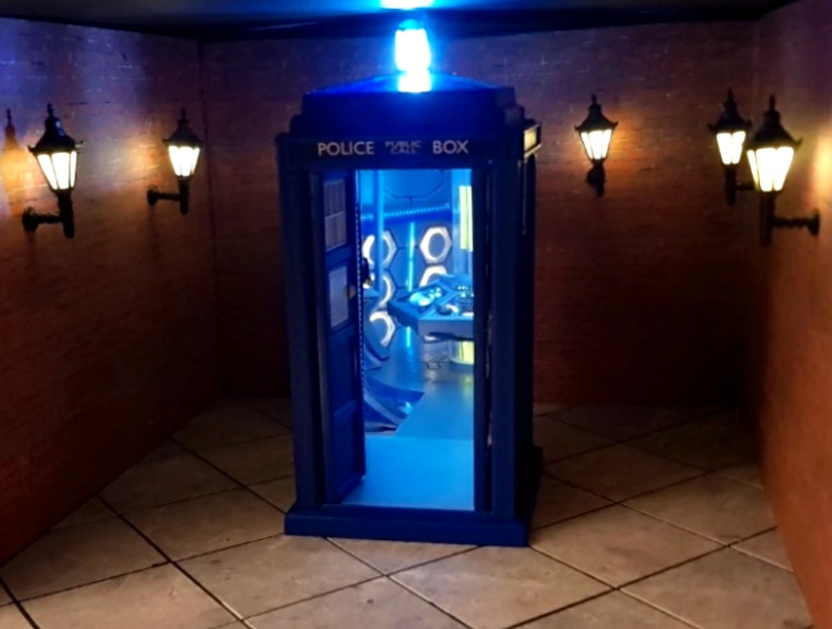 The Mirror of Narrative Self-Inflection – Daedelus Kite